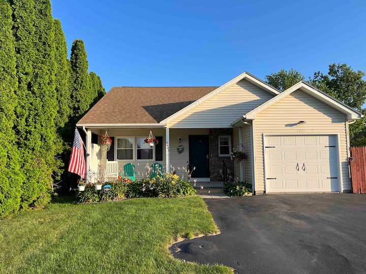 Well-equipped, Renovated 3 Bedroom With Game Room - Bloomfield, NY