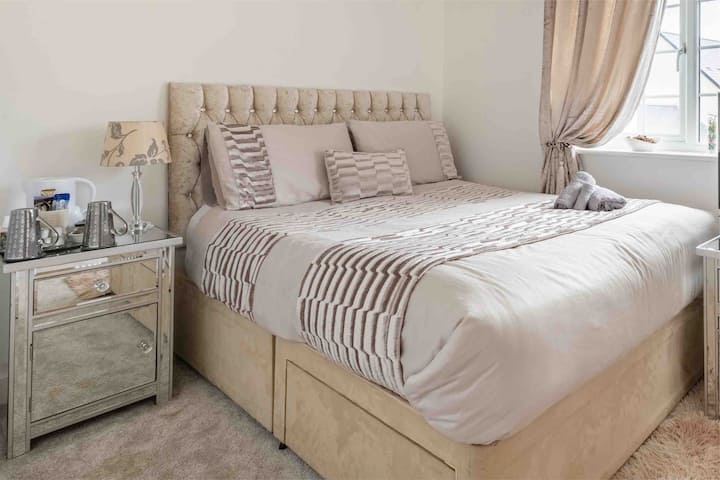 Fullers Modern And Stylish Room - Bovey Tracey