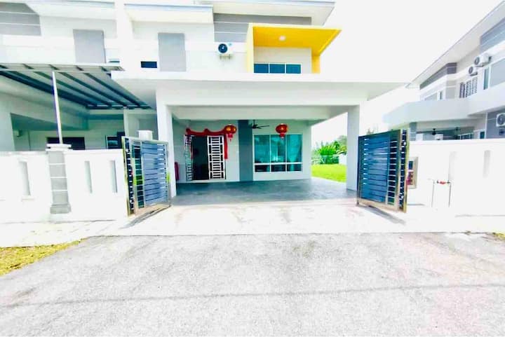 Tampin Luxe Private Villa - Tampin