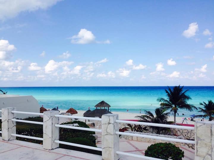 Beachfront Resort Suite - Cancún