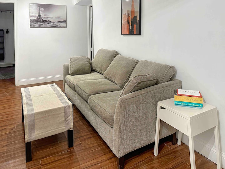 "Cozy Queenretreat With Workspace And Amplecloset" - Brooklyn, NY