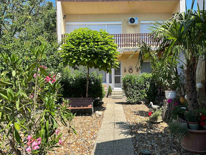 Lovely Holiday Home 5 Minutes From Lake Balaton! - Balatonszemes