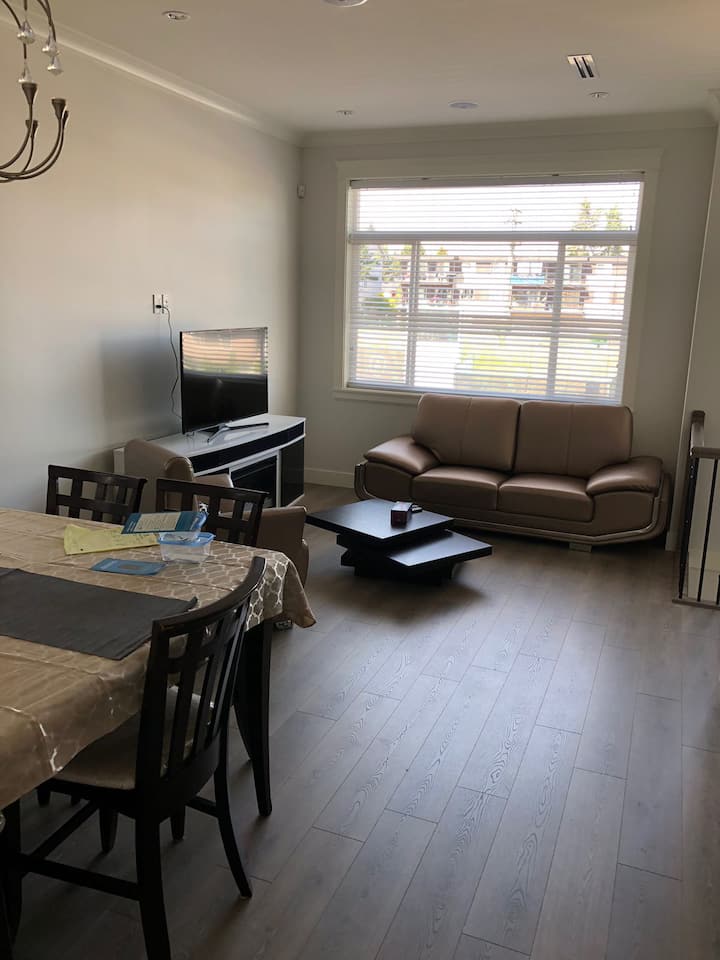 A: Private Paradise With Own Separate Entrance - Burnaby