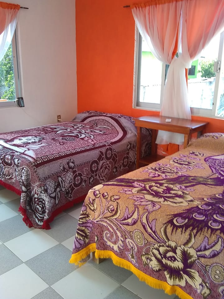 La Casa Amarilla De Los Abuelos - Costa Esmeralda