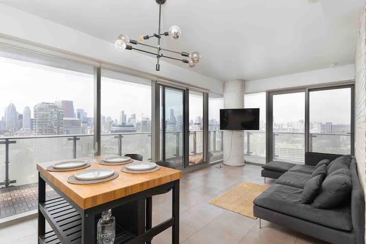 Spacious Modern 2bdr 2bth, Cn Tower Views - Toronto, ON