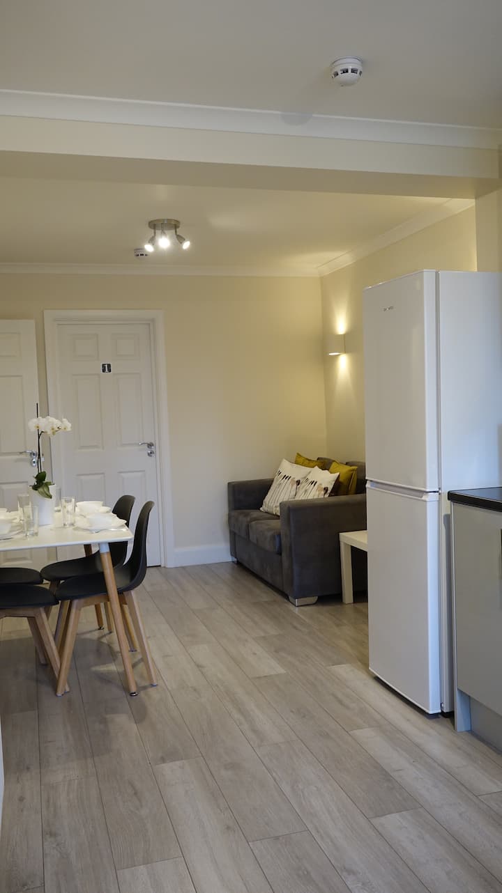Flight House 3 Parking Spaces By Heathrow For 17 - Twickenham