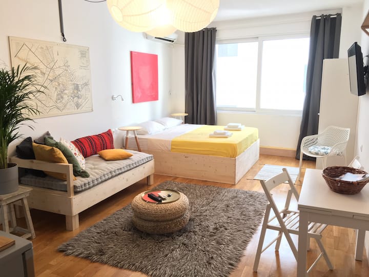 Athens Urban Surfer’s Sunny Syntagma Studio - Atenas