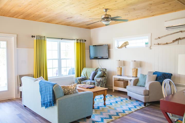 Coastal Golf Cottage With Beach Access, Sleeps 14 - Charlottetown