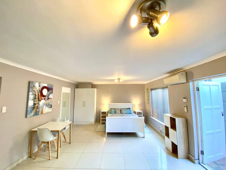 Spacious One Bedroom Studio - Cape Town