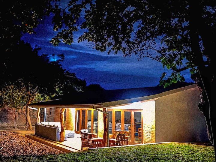 Wines & Wings: Luxury Room 3 Area 12 - Lilongwe