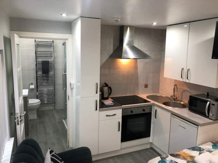 Ultra Modern Sparkling 5* Studio In ❤️ Of Belfast!! - Belfast
