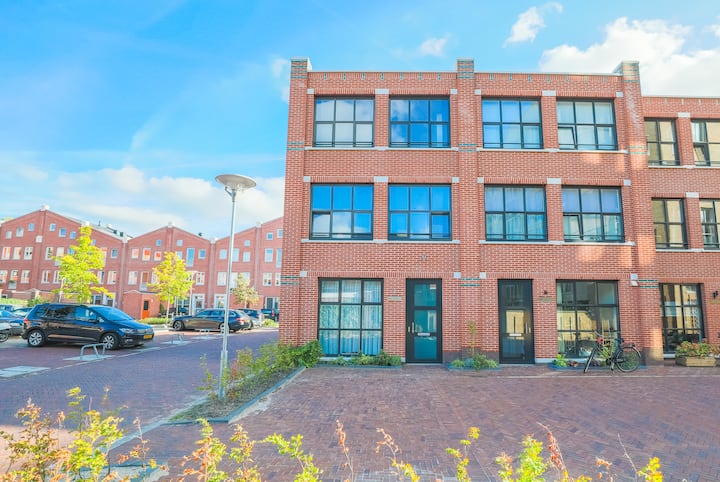 New Beautiful Amsterdam Family Home + Free Parking - Amsterdam