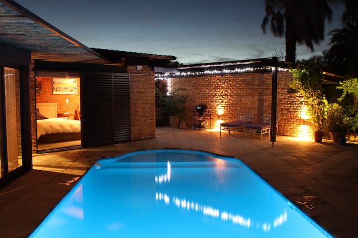 The Pool House,  Solar Energy/battery , Fiber Wifi - Parklands