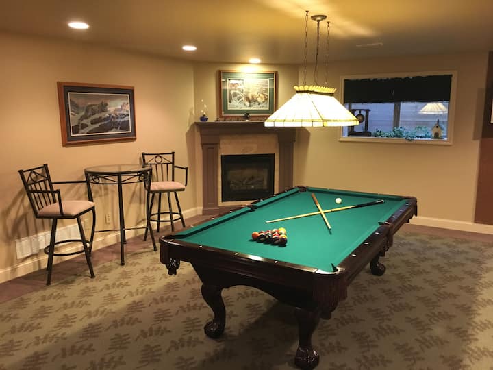 Billiards And Candlelight Bedrooms King Size Beds - Bozeman, MT