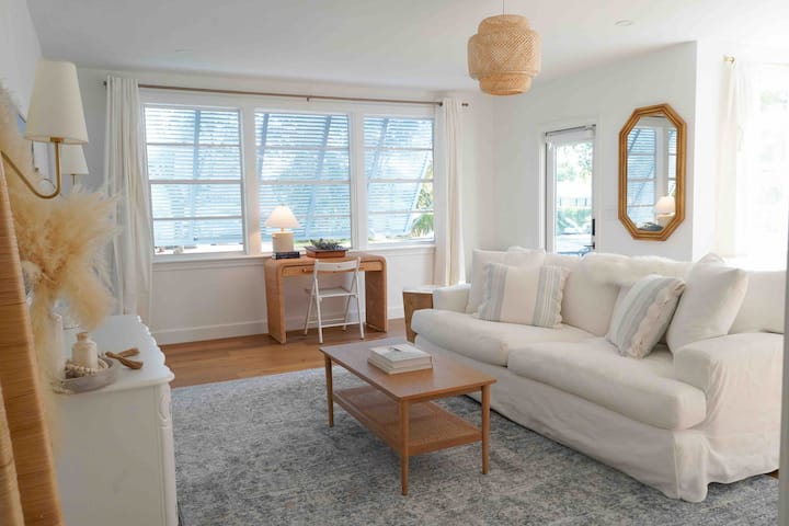 Stunning W Palm Beach Home And Guesthouse - West Palm Beach, FL