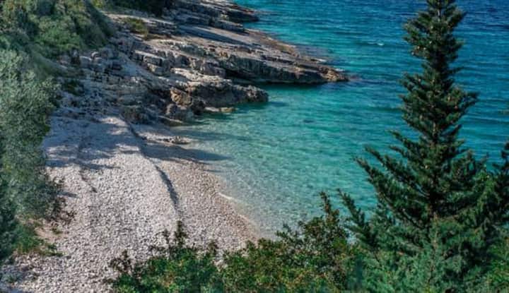 R 324 2 Bedroom Residence With Garden View Air Con - Paxos