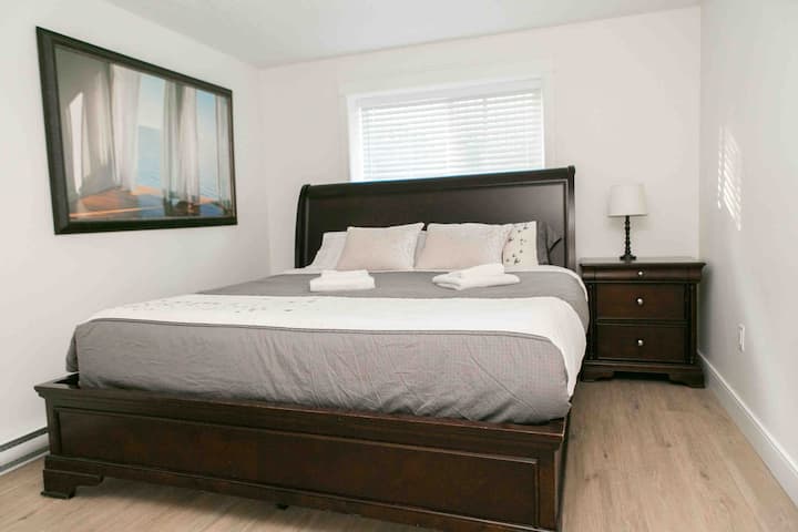 A Large And Comfortable Room On A Quiet Street - Victoria