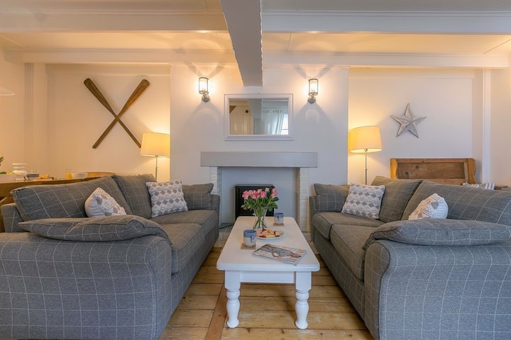 Cottage In Downalong, Central St Ives Sleeping 8 - St Ives
