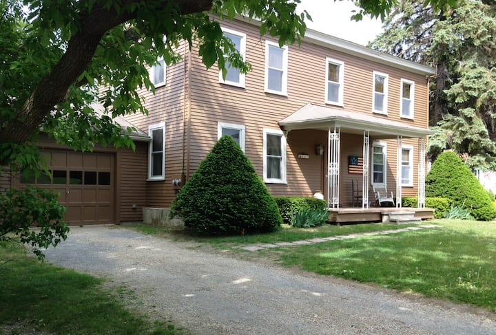 Attractive Condo In The Berkshires. - Lenox, MA