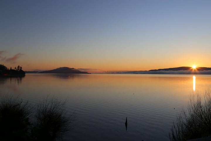 Lakeside Rotorua Pourakau Bay Bach - Rotorua