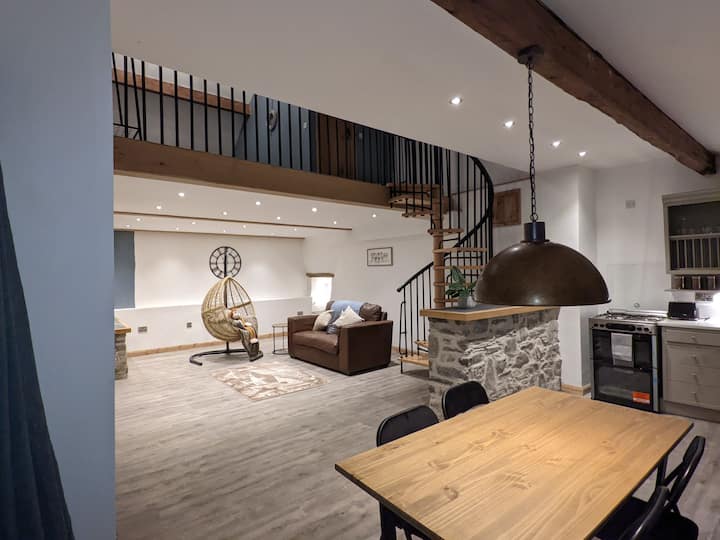 Llety Llawenog, Converted Barn, Berwyn Mountains - 北威爾斯