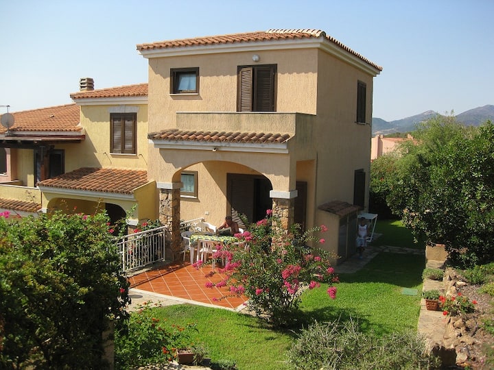 Villetta Con Stupenda Vista Mare 6p - Budoni