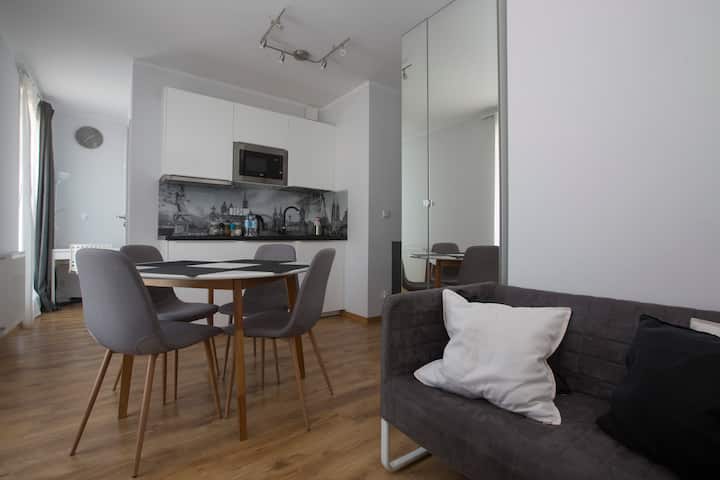 Cozy Studio With Balcony In The City Center - Wrocław