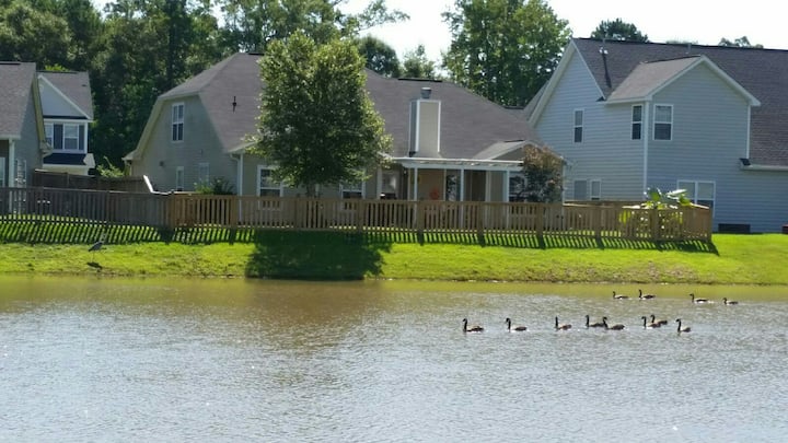 Beautiful, Waterview 5 Bd Home! 2 Car Garage - North Charleston, SC