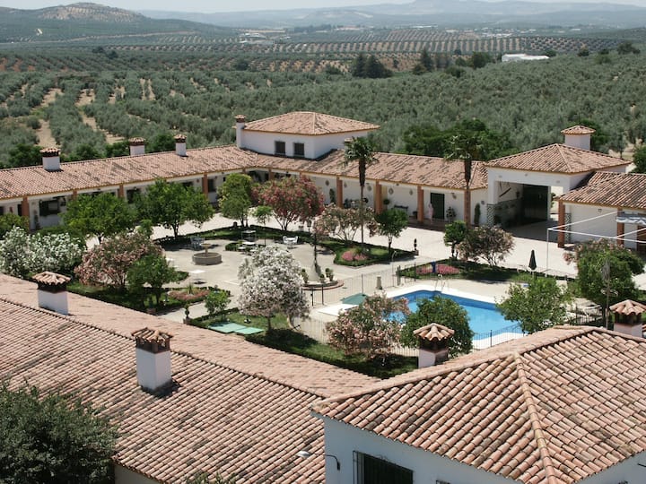 Cortijo De Frías, Un Encuentro Con Lo Auténtico - Lucena
