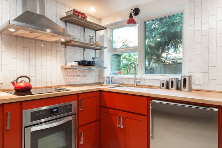 Modern Tiny House With Full Kitchen - Portland