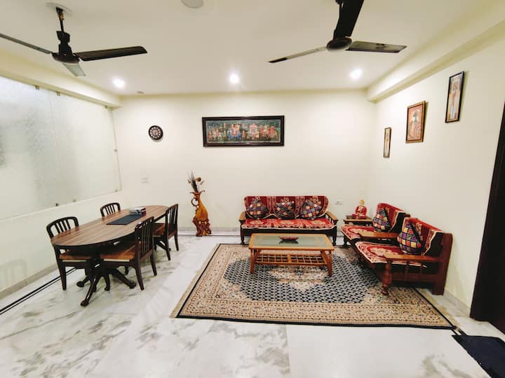 Hello Sunshine...trendy & Comfy 2 Bhk Apartment - Delhi