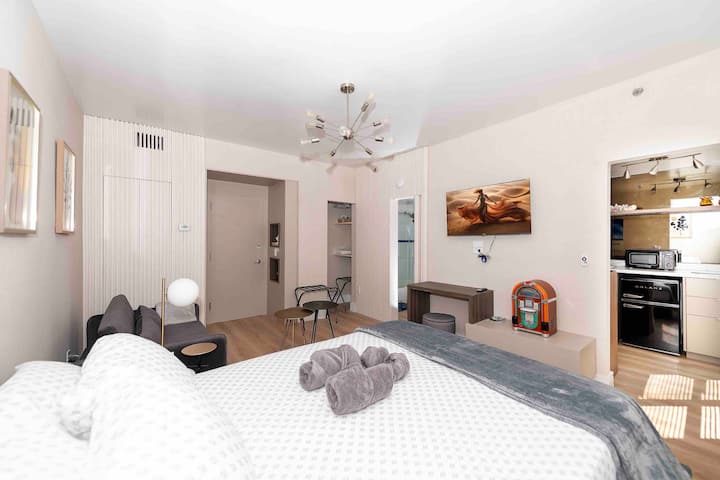 918 Ocean Dr- Miami Beach, Fl - Miami Beach