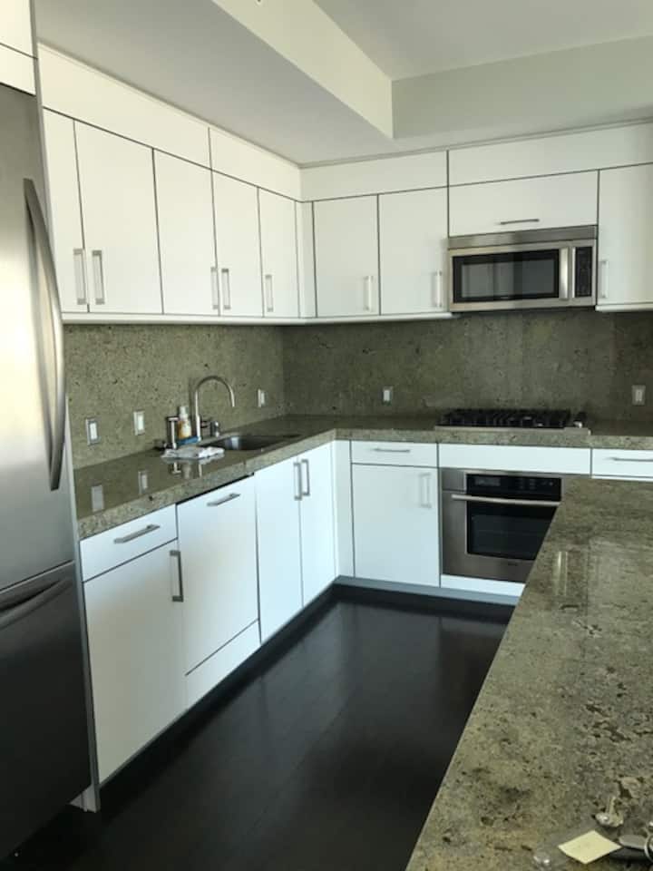 Luxury High Rise Right By The Bay - San Francisco, CA