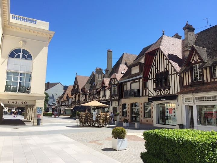 Cozy Design Face Au Casino De Deauville! - Deauville