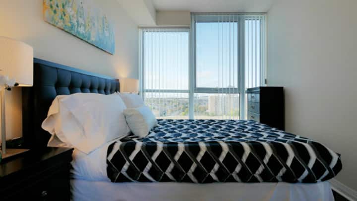 Professionally Managed 1br+den Condo Squareone C11 - Mississauga