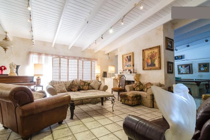 Monthly Room Away From Home Malibu-woodland Hills - Los Angeles, CA