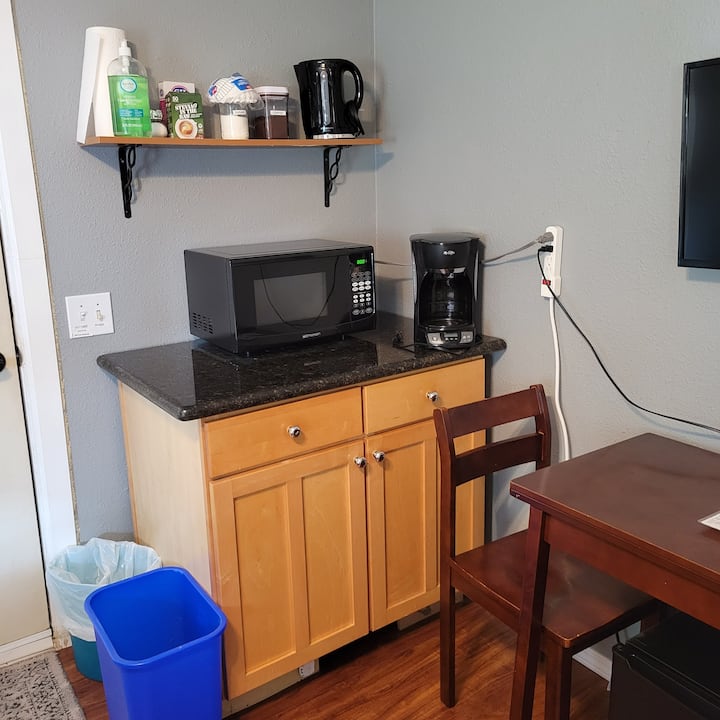 Hazelwood Haven: 1 Br W/private Entrance & Bath - Portland, OR