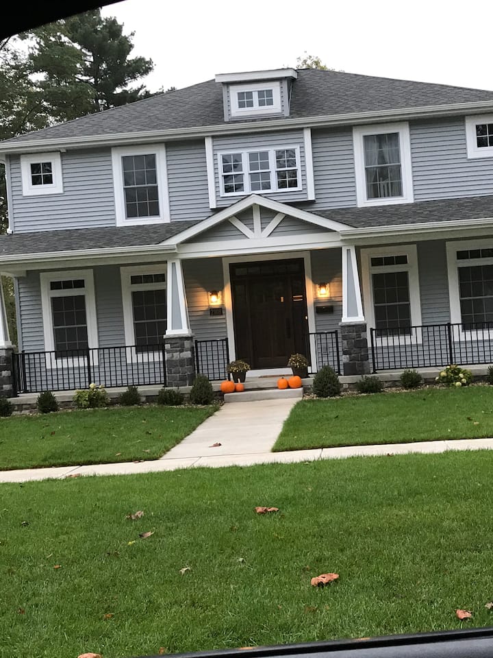 5 Bedroom Family House - South Bend, IN