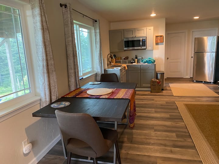 Large Hillside View Studio - Brookings, OR