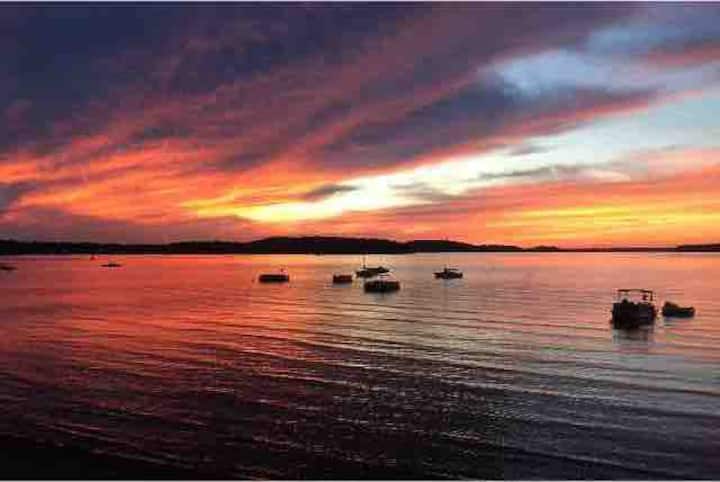 Cheerful 3 Bedroom, 2 Bath Home On Malletts Bay - Colchester, VT