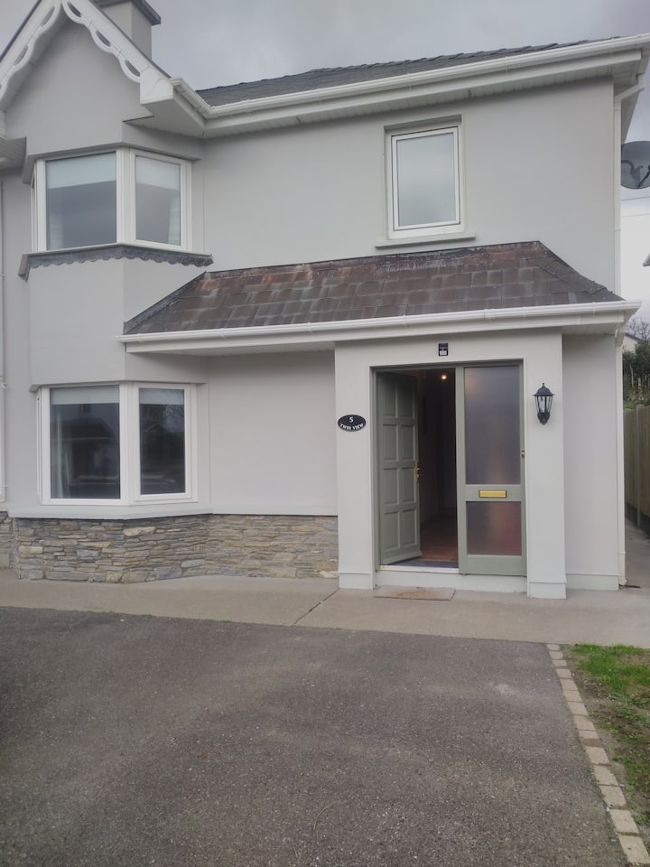 Twin View . Just 2 Minutes Off The Ring Of Kerry - Kenmare