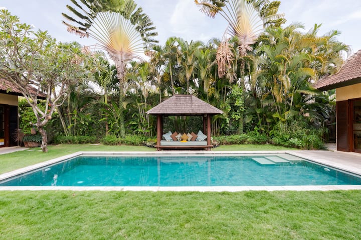 Rumi Villa: Seminyak - Kuta