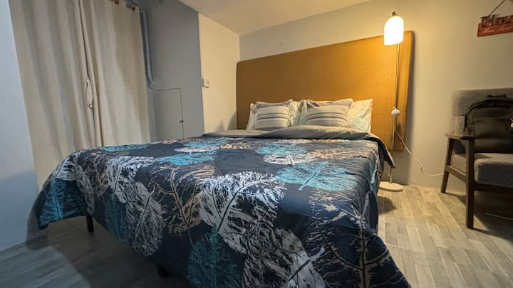 A Condo In Qc | Sleeps 5 - Quezon City