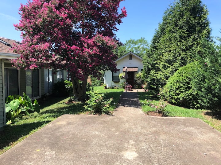 Cozy Furnished, Downtown Cottage .Monthly Welcome! - Tryon, NC