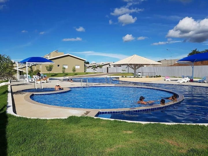 Casa/bangalô De 2 Quartos Em Condominio Fechado - Caldas Novas