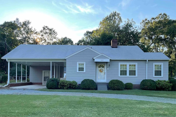 Quaint Mid-century Home - Burlington, NC