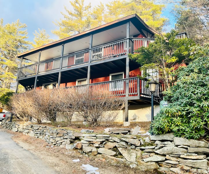 Ultimate Ski Getaway: 4+ Bdrm, 2 Mins To Gunstock! - Lake Winnipesaukee, NH