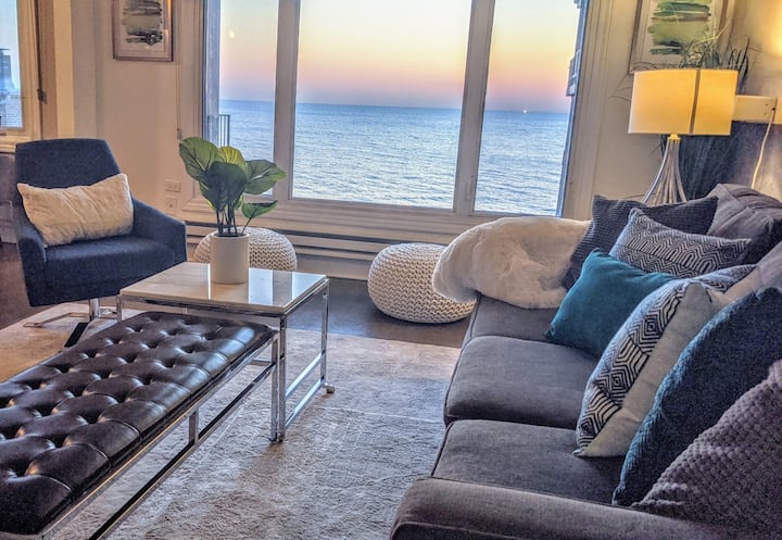 Private Beachfront Retreat Includes Parking - Skokie, IL