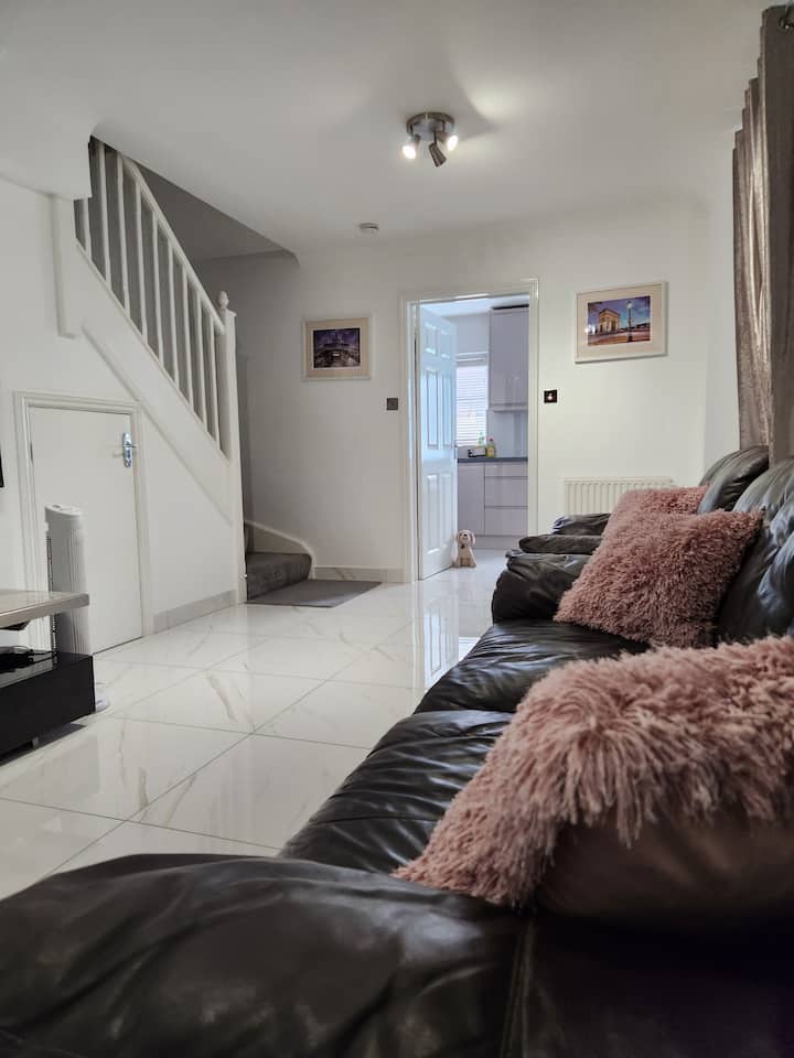 Luxurious 2 Bedroom House With Garden&free Parking - Woolwich