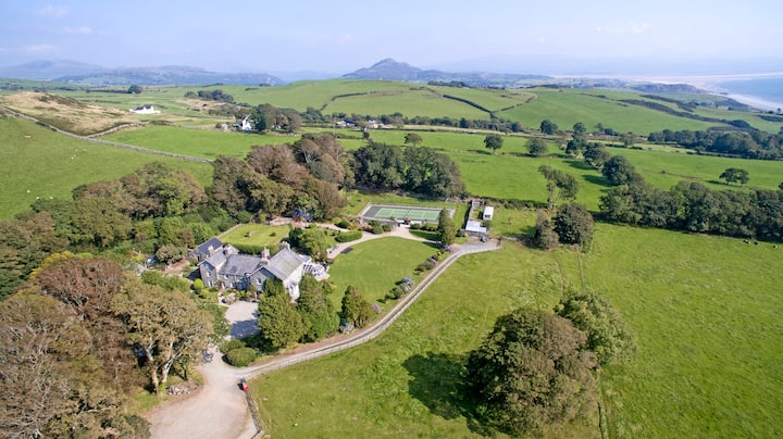 16th Century Country House - Porthmadog